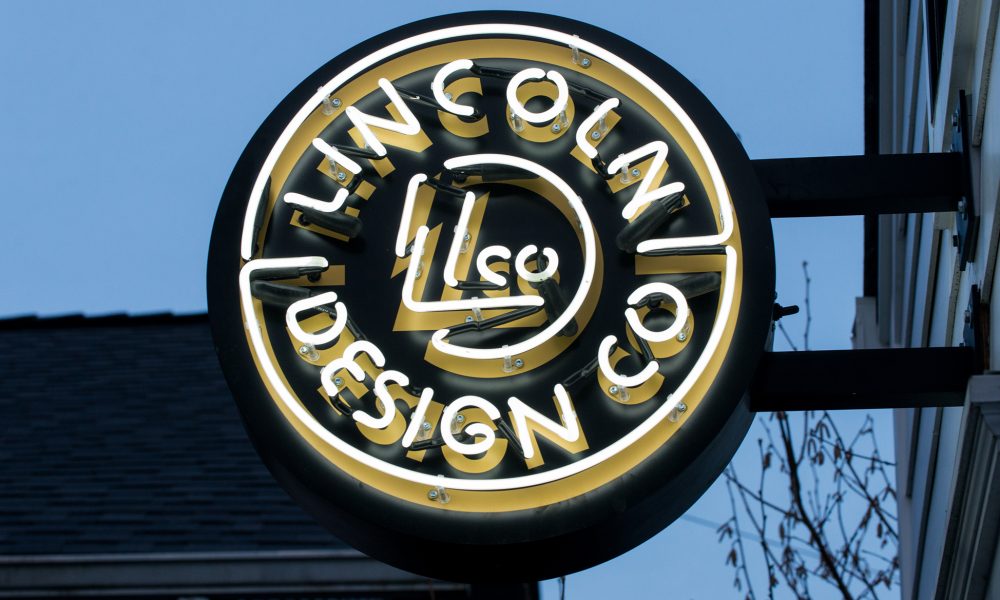 6 Creative Blade Signs That Grab the Attention of Passersby