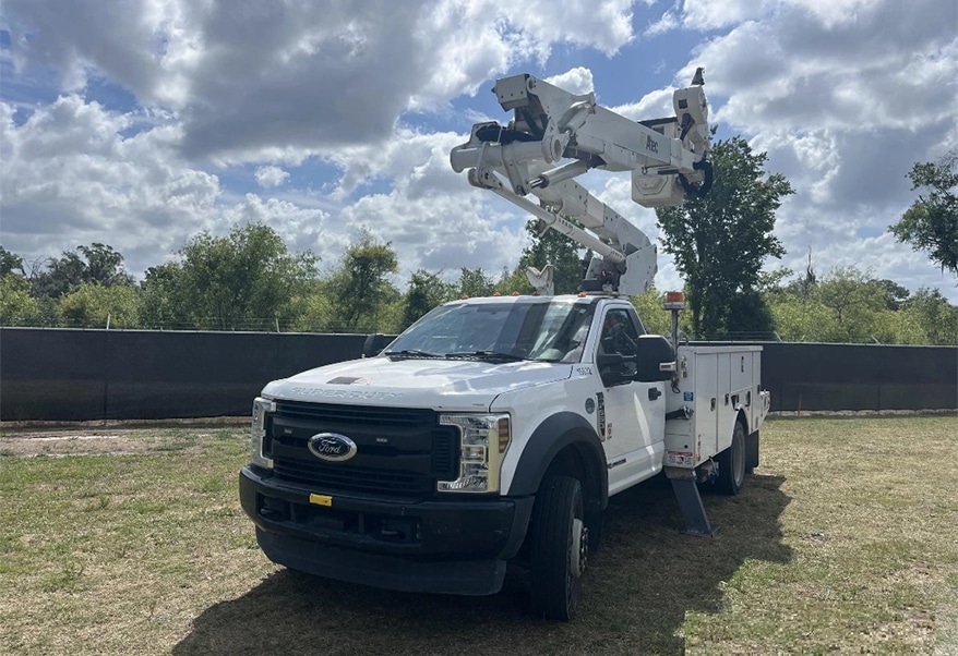 2019 Altec AT48M Bucket Boom on a 2019 Ford F550 4x4 Regular Cab ...